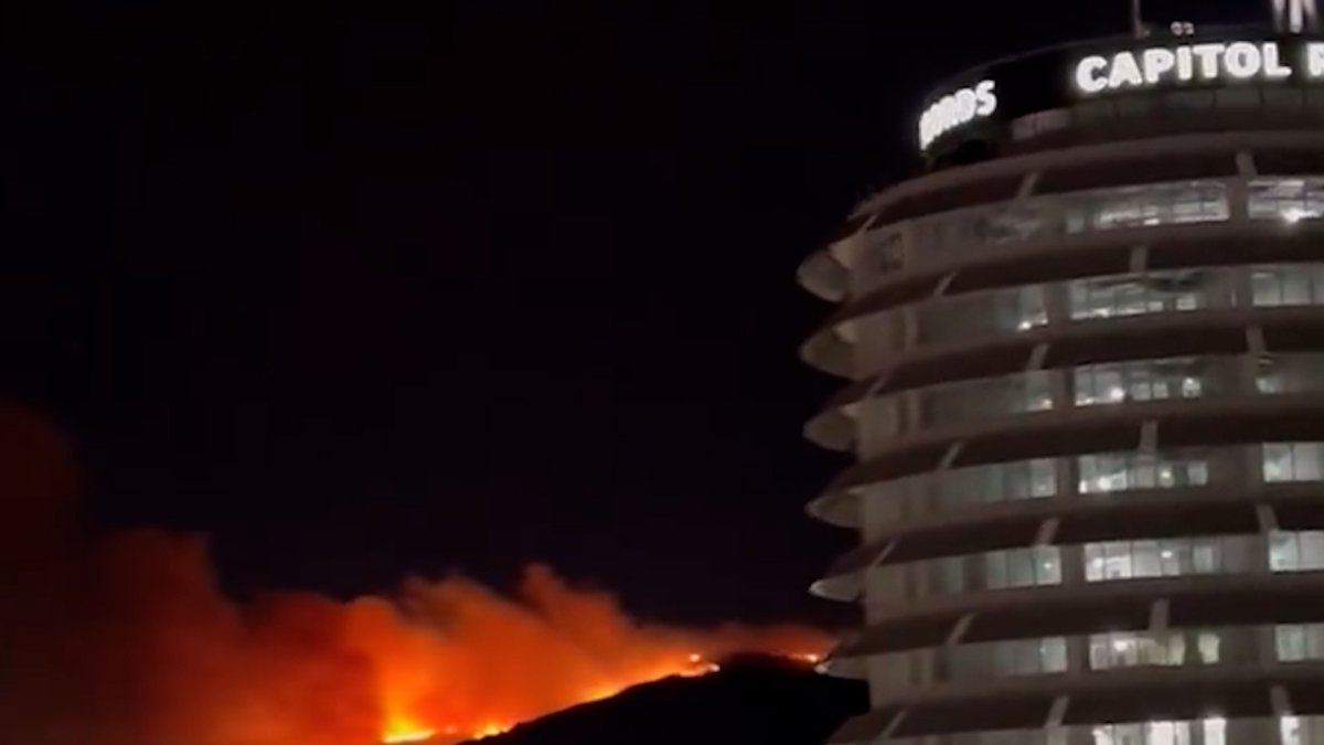 Sunset Fire seen burning behind the Capitol Records building – NBC Los ...