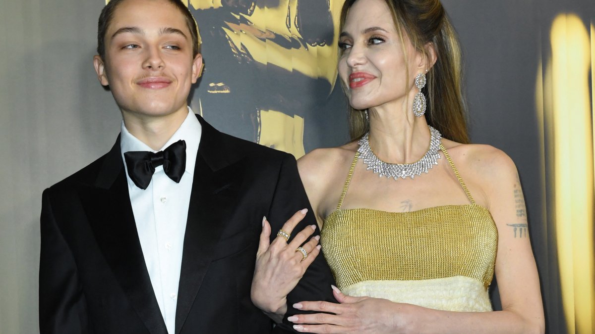 Angelina Jolie and Son Knox are helping family during LA fires – NBC Los Angeles
