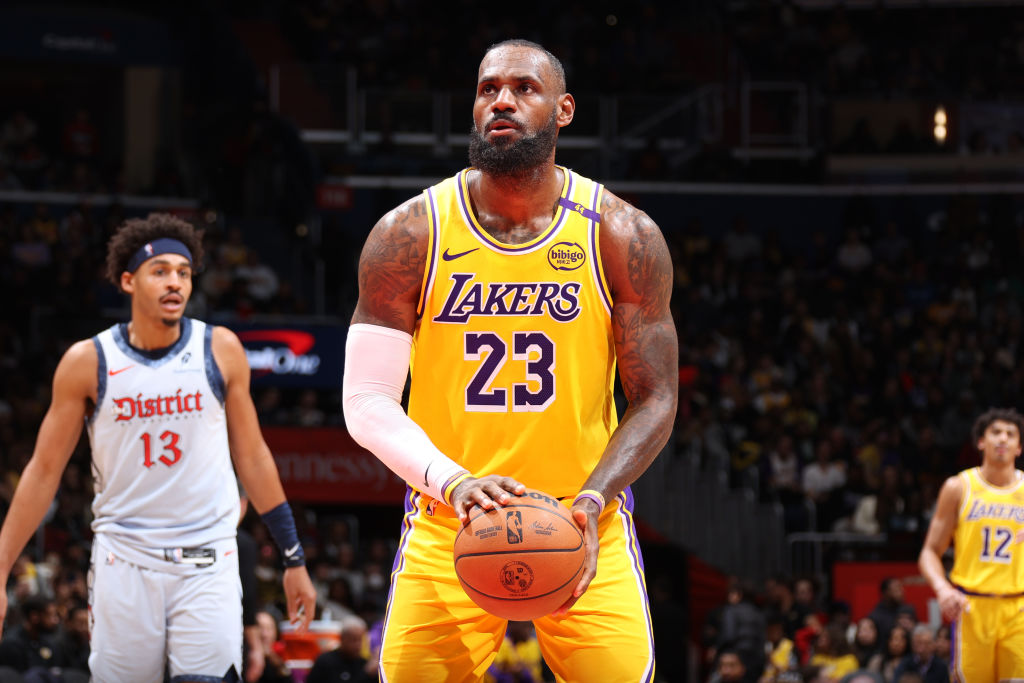Los Angeles Lakers news: LeBron James leads Lakers in 134-96 rout of ...