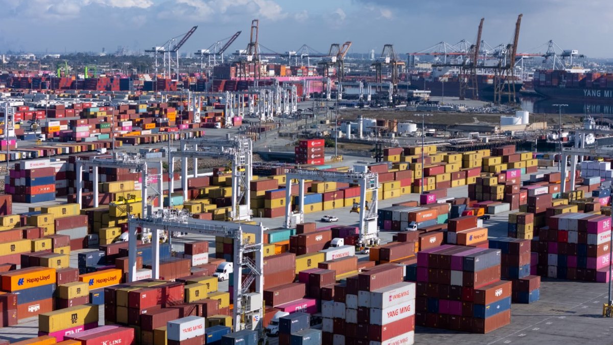 Chinese freight ship traffic to busiest U.S. ports, Los Angeles, Long ...