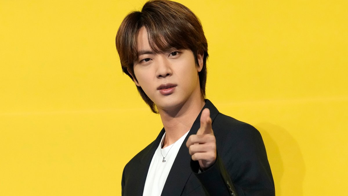 South Korean police summon Japanese woman for kissing BTS member – NBC Los Angeles