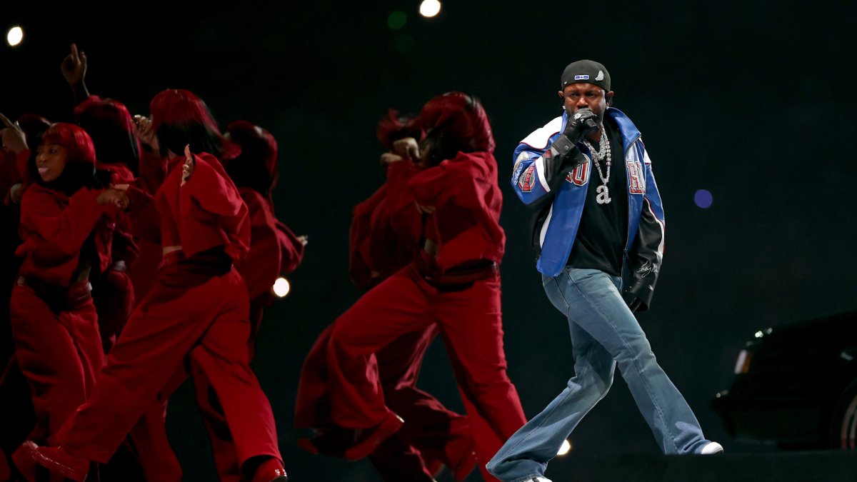 Kendrick Lamar joined by SZA at Super Bowl LIX halftime show – NBC Los ...