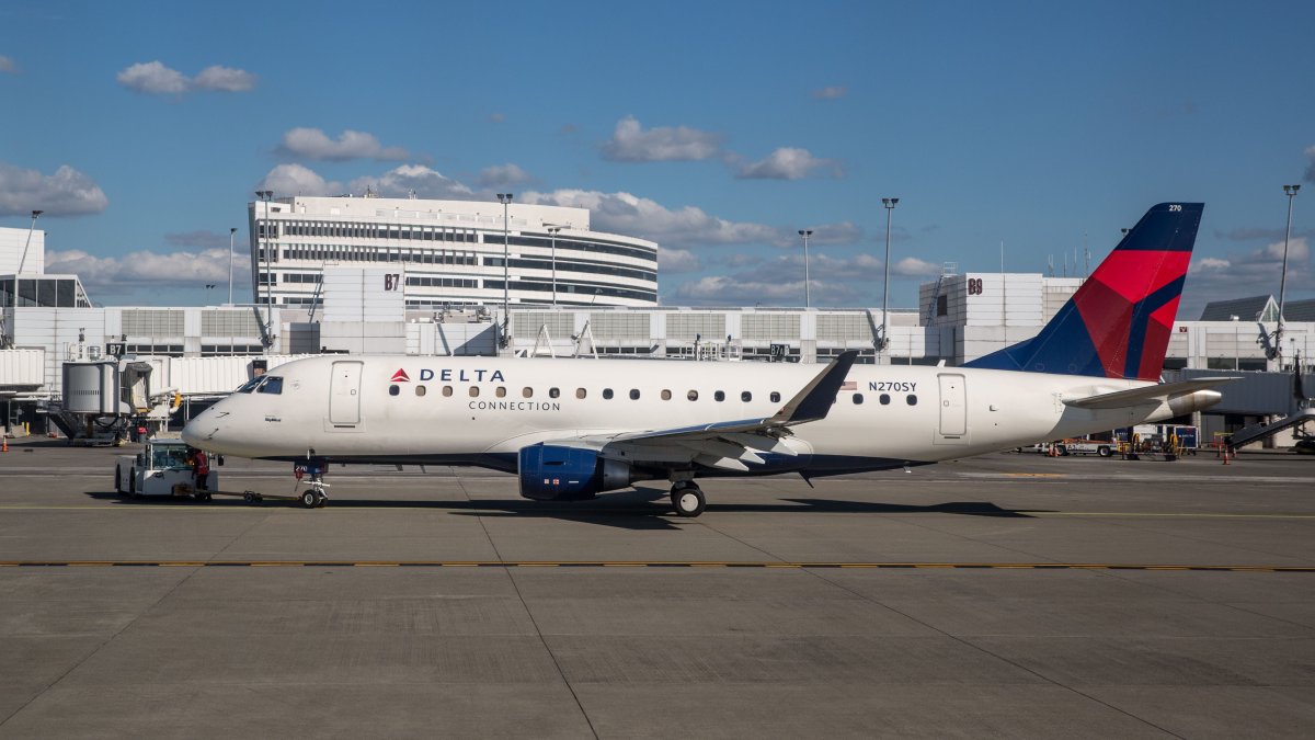 Parked Delta plane struck by Japan Airlines plane at Seattle airport ...