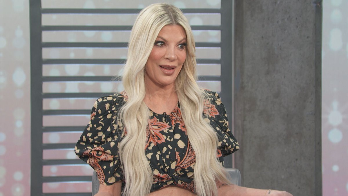 Tori Spelling recalls first on-screen kiss with Dustin Diamond on ...