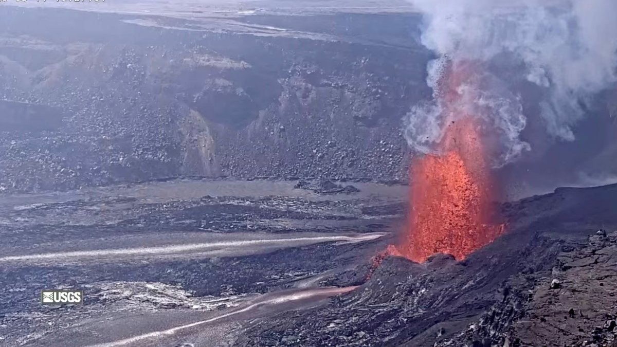 Hawaii volcano again puts tall lava fountains on display – NBC Los Angeles
