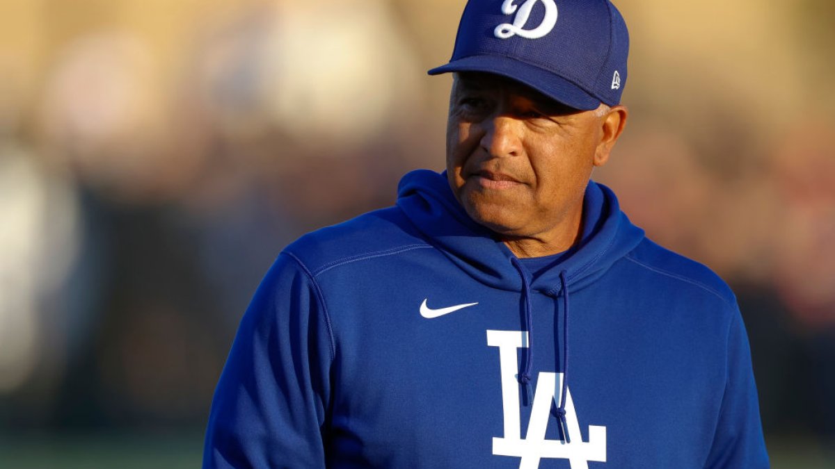 Los Angeles Dodgers extend manager Dave Roberts to new four-year ...
