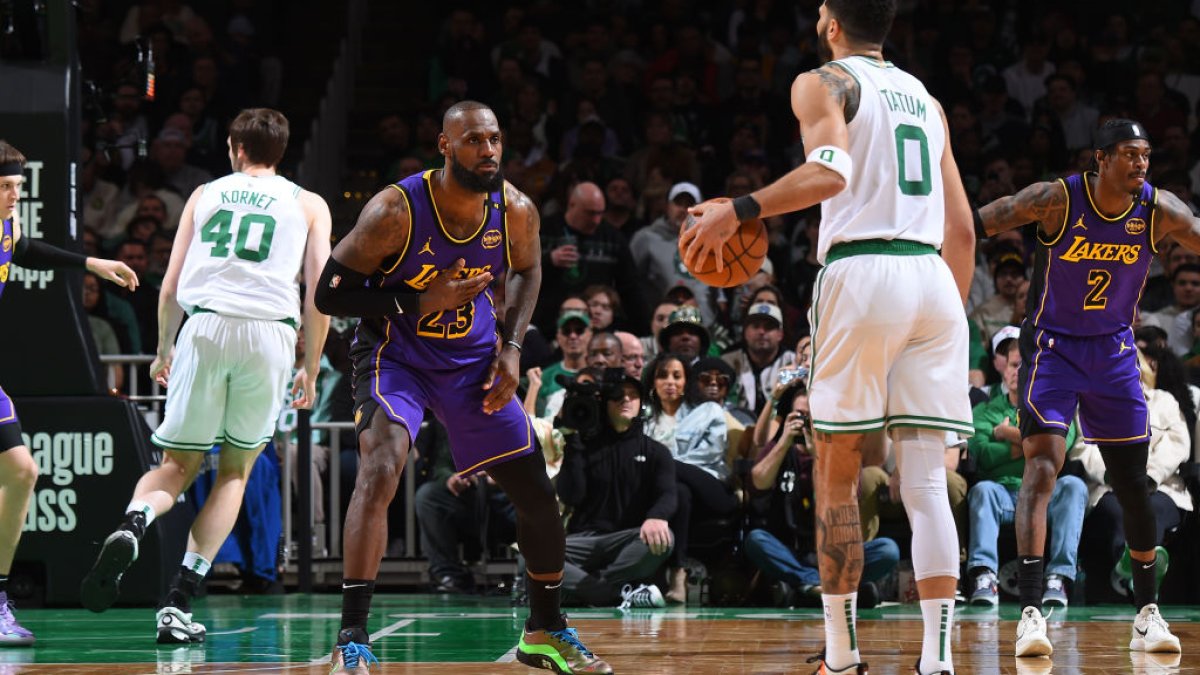 Los Angeles Lakers news: Celtics snap Lakers 8-game win streak 111-101 after LeBron James leaves ...