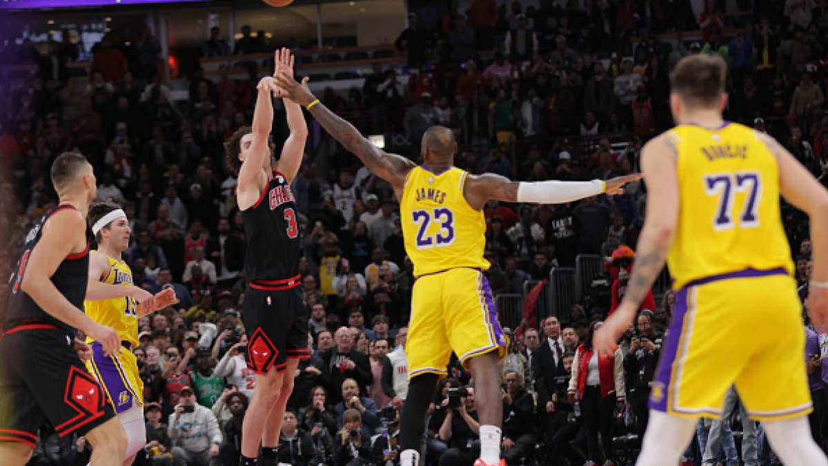Los Angeles Lakers news: Lakers blow 18-point lead to Bulls, stunned at ...