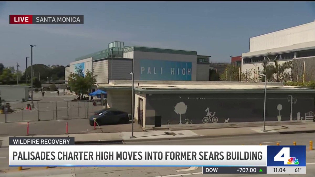 Palisades Charter High School students start classes in former Sears ...