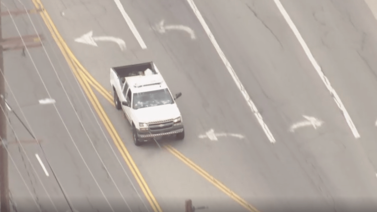 LA pursuit driver abandons stolen pickup, takes off in another – NBC ...