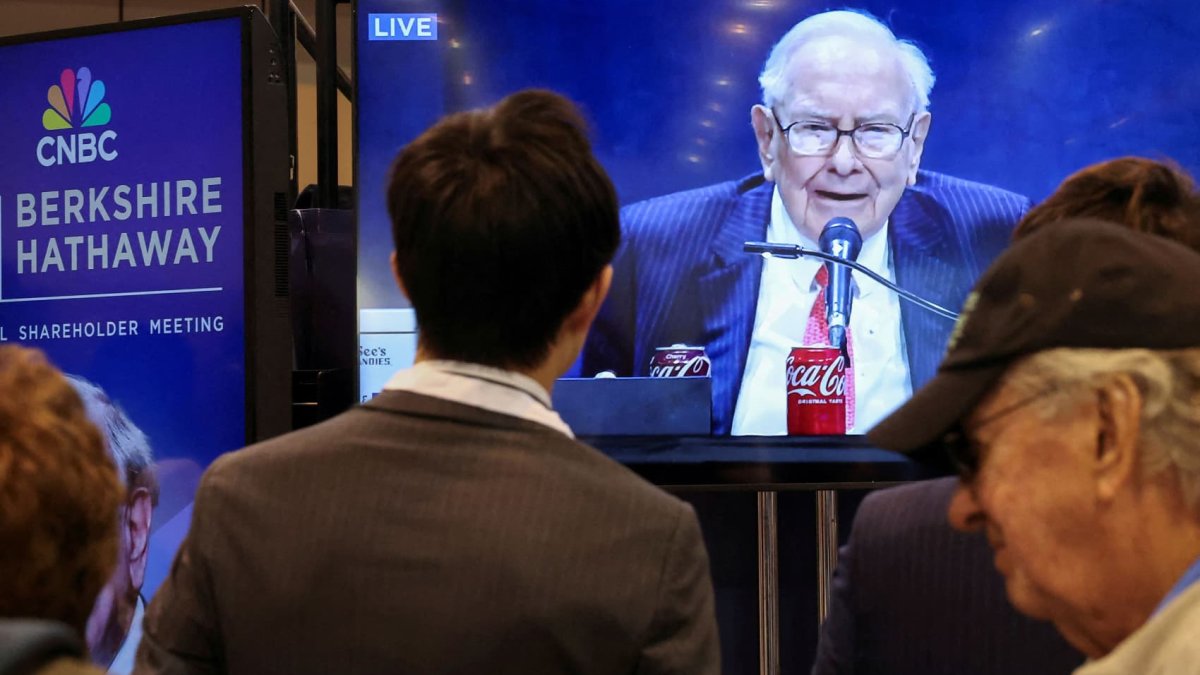 Berkshire Hathaway shares fall 5% after shocking Buffett exit and an ...