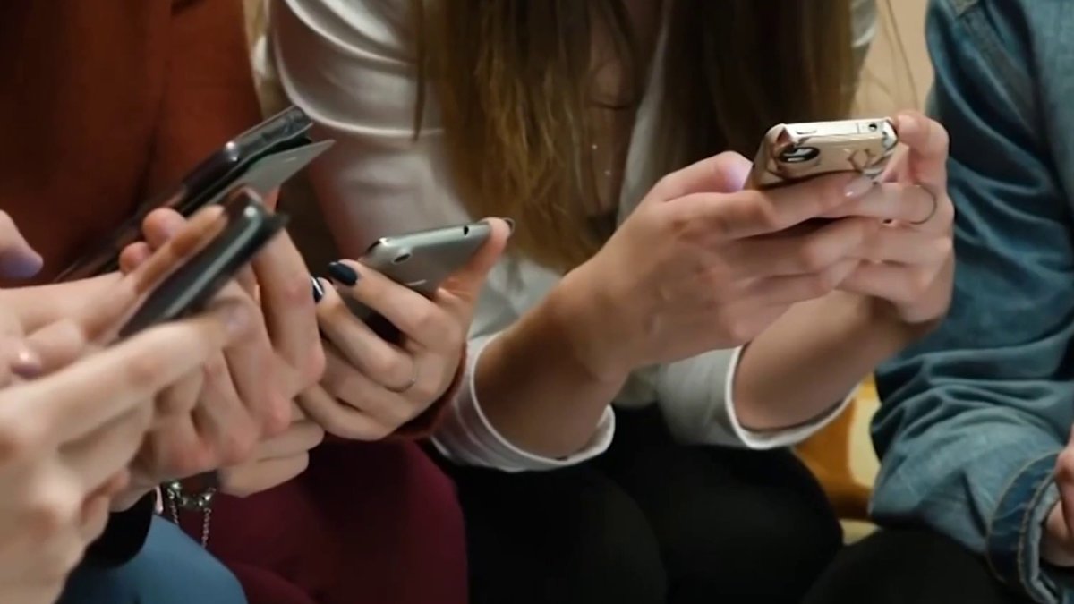 California lawmakers push to have warning labels on social media – NBC ...