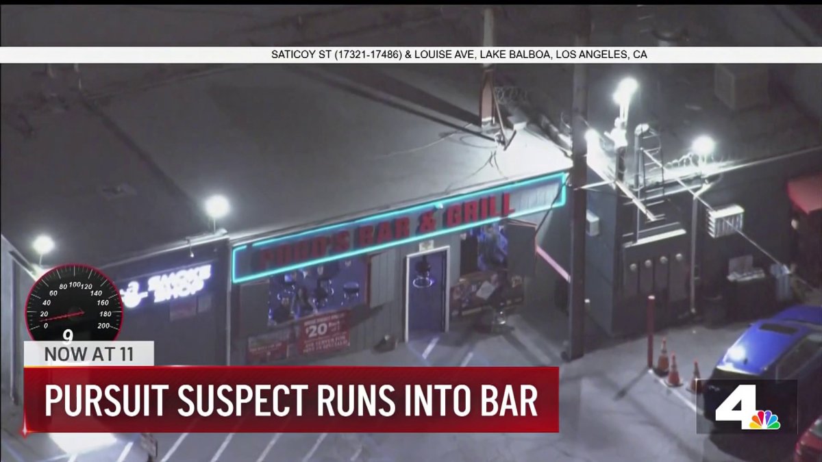 Pursuit suspect ditches car and runs into Lake Balboa bar – NBC Los Angeles
