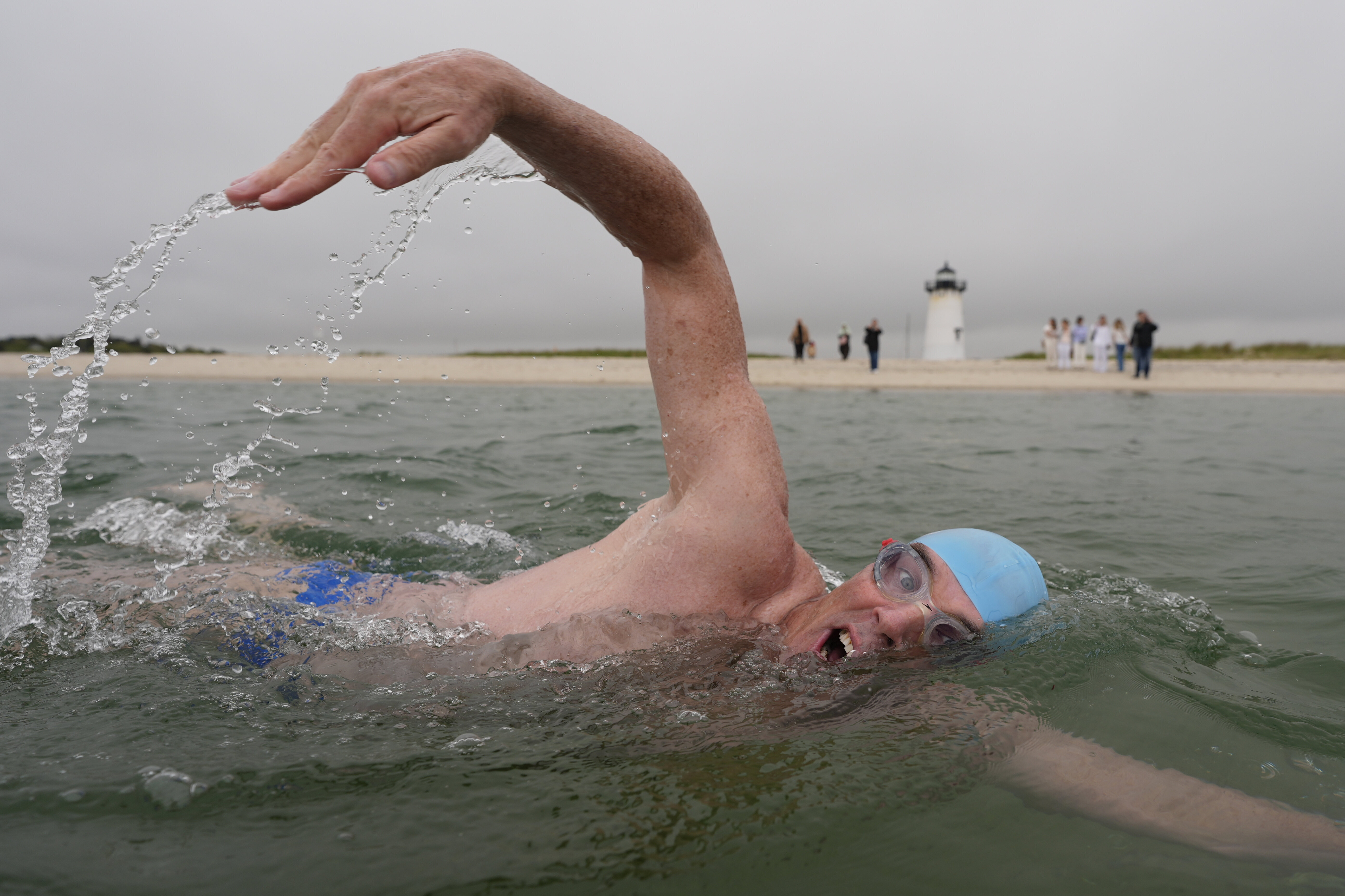 Lewis Pugh finishes Martha’s Vineyard shark-awareness swim – NBC Los ...