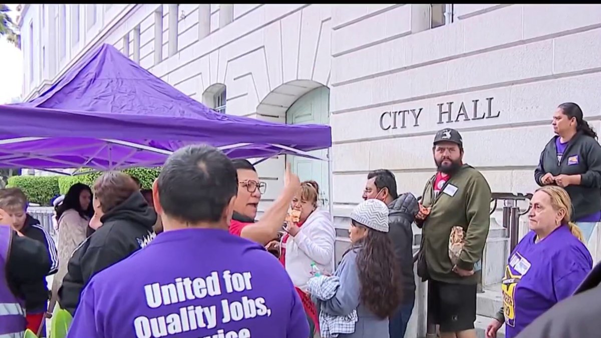 LA minimum wage increase moves forward – NBC Los Angeles
