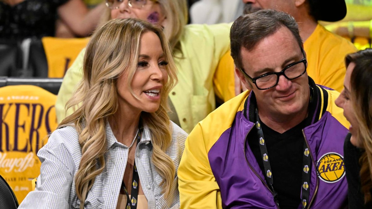 Los Angeles Lakers owners sell majority stake in the team at $10 ...