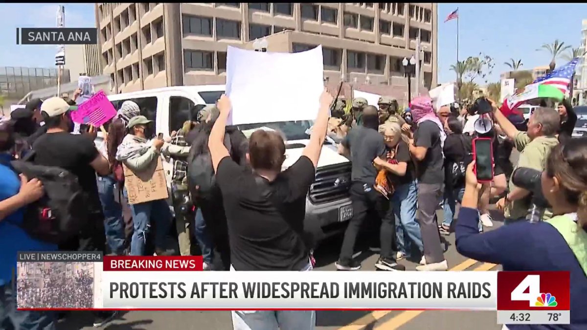 Anti-deportation protesters at Santa Ana federal building – NBC Los Angeles