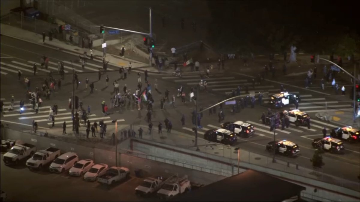 ICE raids prompts protest in front of LA federal building – NBC Los Angeles