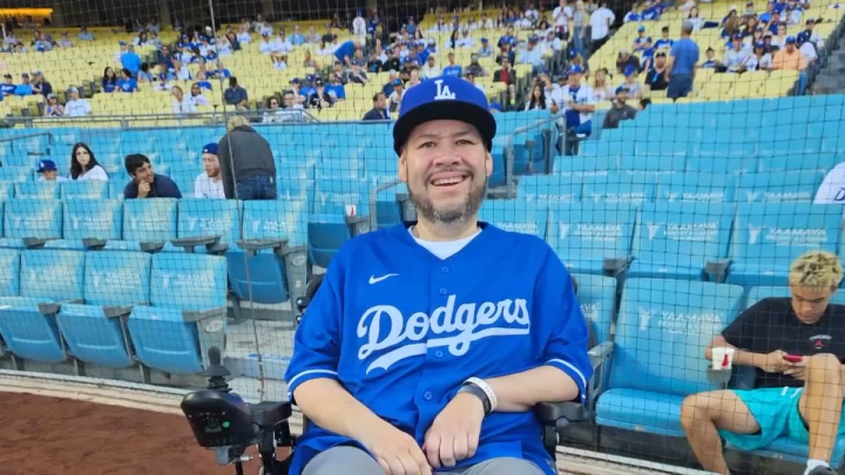 Dodgers honor, gift wheelchair to high school coach battling ALS – NBC ...