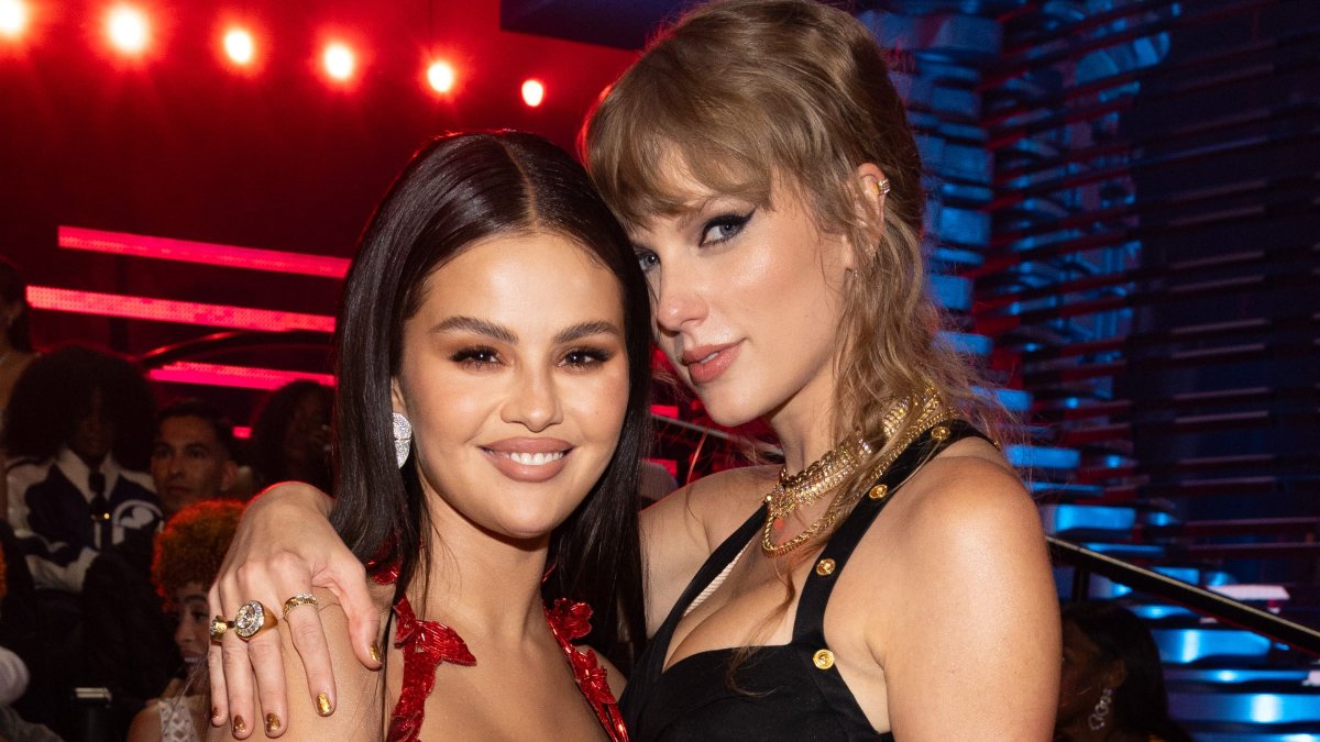 Taylor Swift gives nod to Travis Kelce on outing with Selena Gomez – NBC Los Angeles