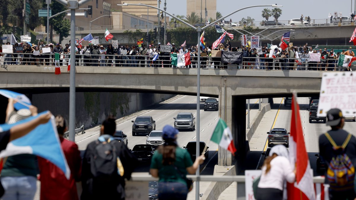 Live updates: 7 LAPD officers injured in altercations with ‘agitators ... Live updates: 7 LAPD officers injured in altercations with ‘agitators ...