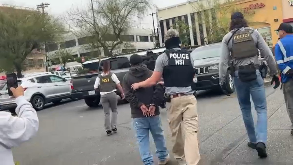 ICE agents detain day laborers at Home Depot in Westlake – NBC Los Angeles