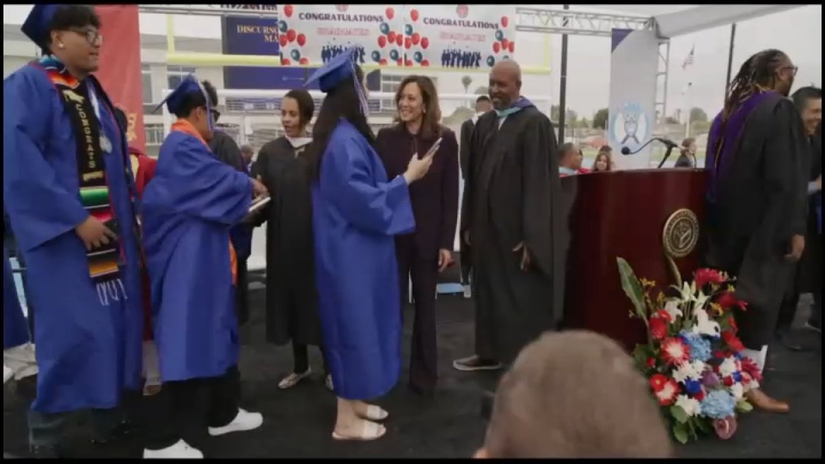 Kamala Harris surprises Compton High graduates at commencement – NBC ...