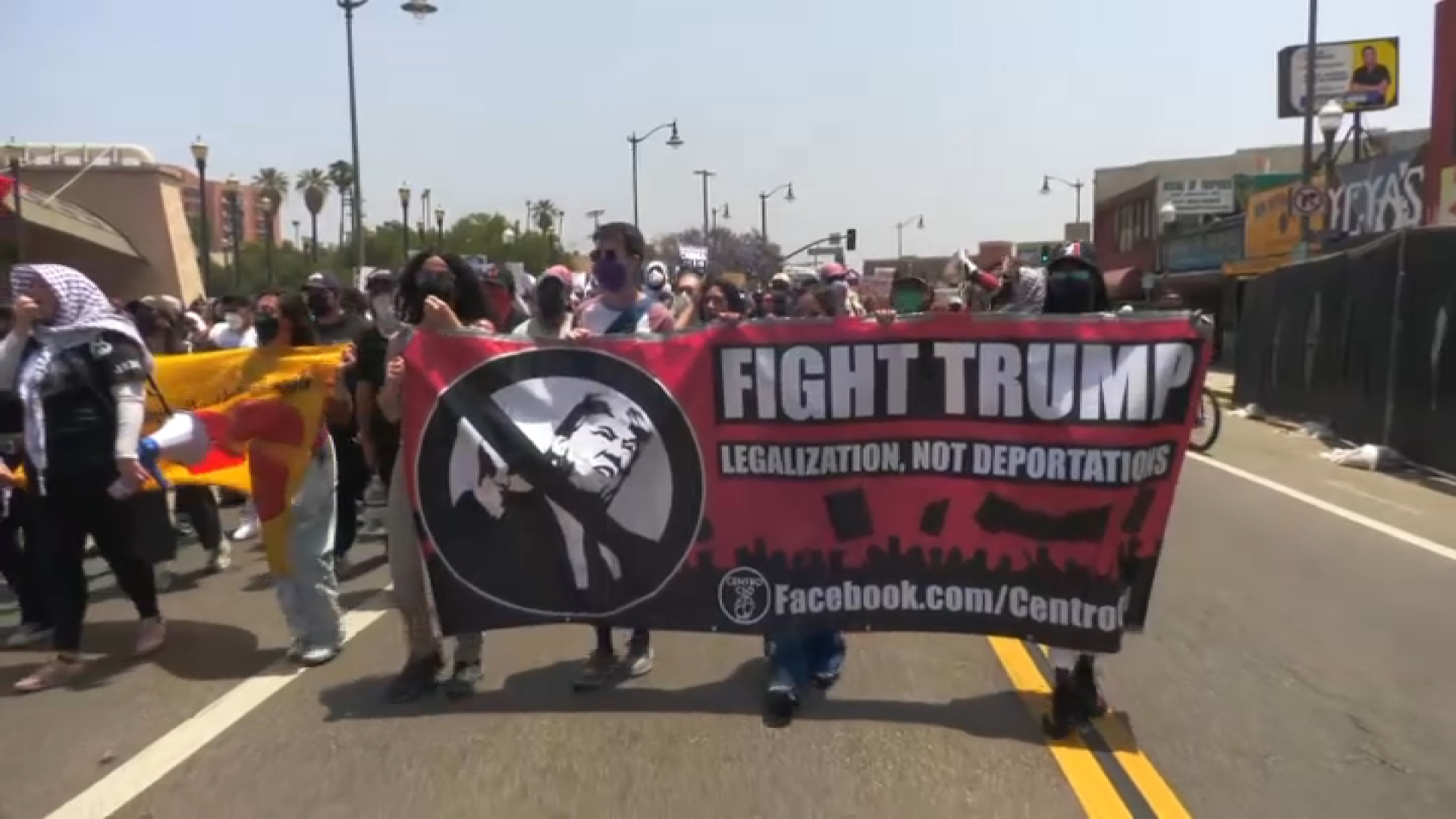 Photos: Unrest continues in Los Angeles with third day of protests ...