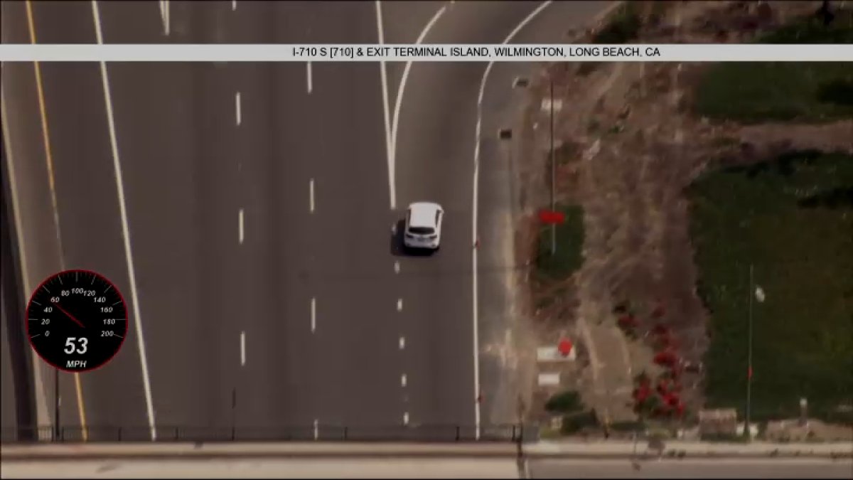 Pursuit suspect ditches stolen car in Long Beach – NBC Los Angeles