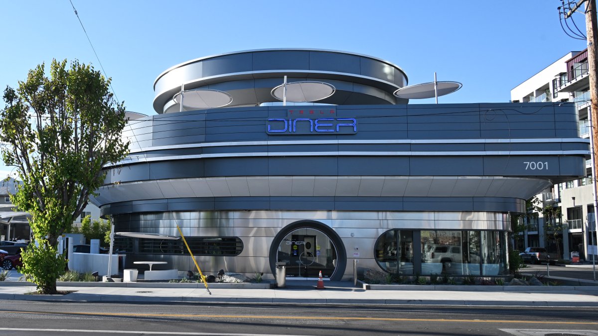 Tesla’s diner and drive-in opens in West Hollywood – NBC Los Angeles