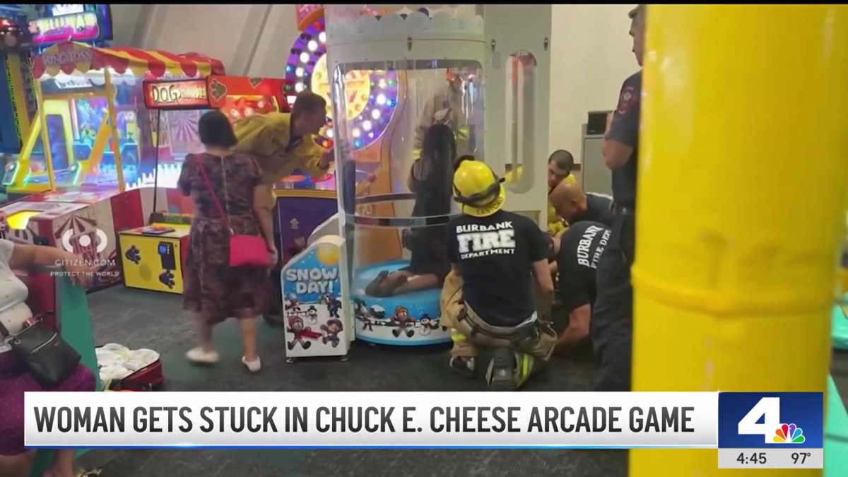 Woman gets stuck in Chuck E. Cheese arcade game in Burbank – NBC Los ...