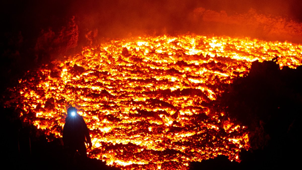 Volcano in Russia’s Far East erupts for first time in centuries – NBC ...