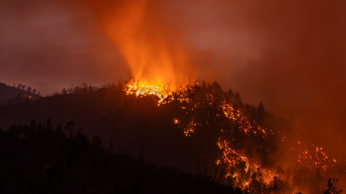 Wildfires expand in Oregon and California, threatening homes – NBC Los ...