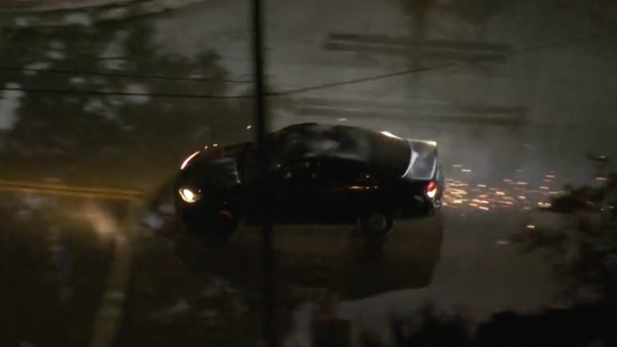 Watch: Officers chase driver in West LA – NBC Los Angeles