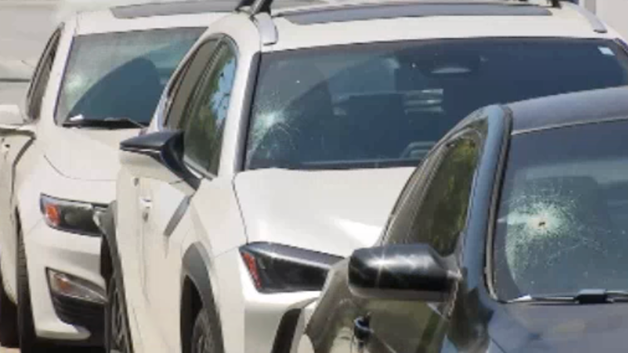 Man with baseball bat damages cars in North Hollywood – NBC Los Angeles