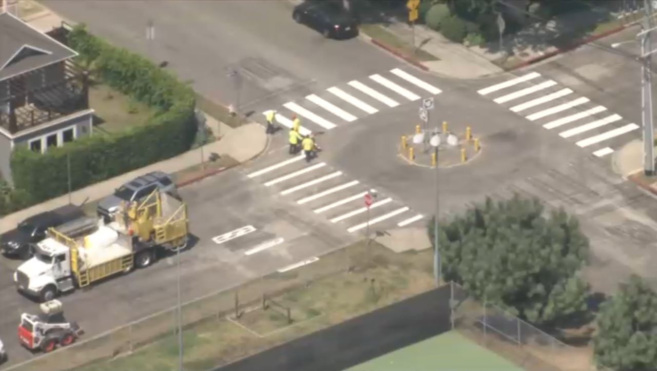Los Angeles installs crosswalks near West LA park – NBC Los Angeles
