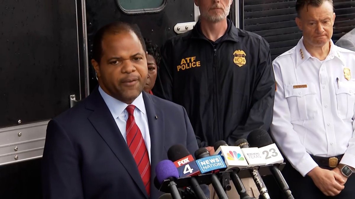 Watch officials provide updates on Dallas ICE shooting – NBC Los Angeles