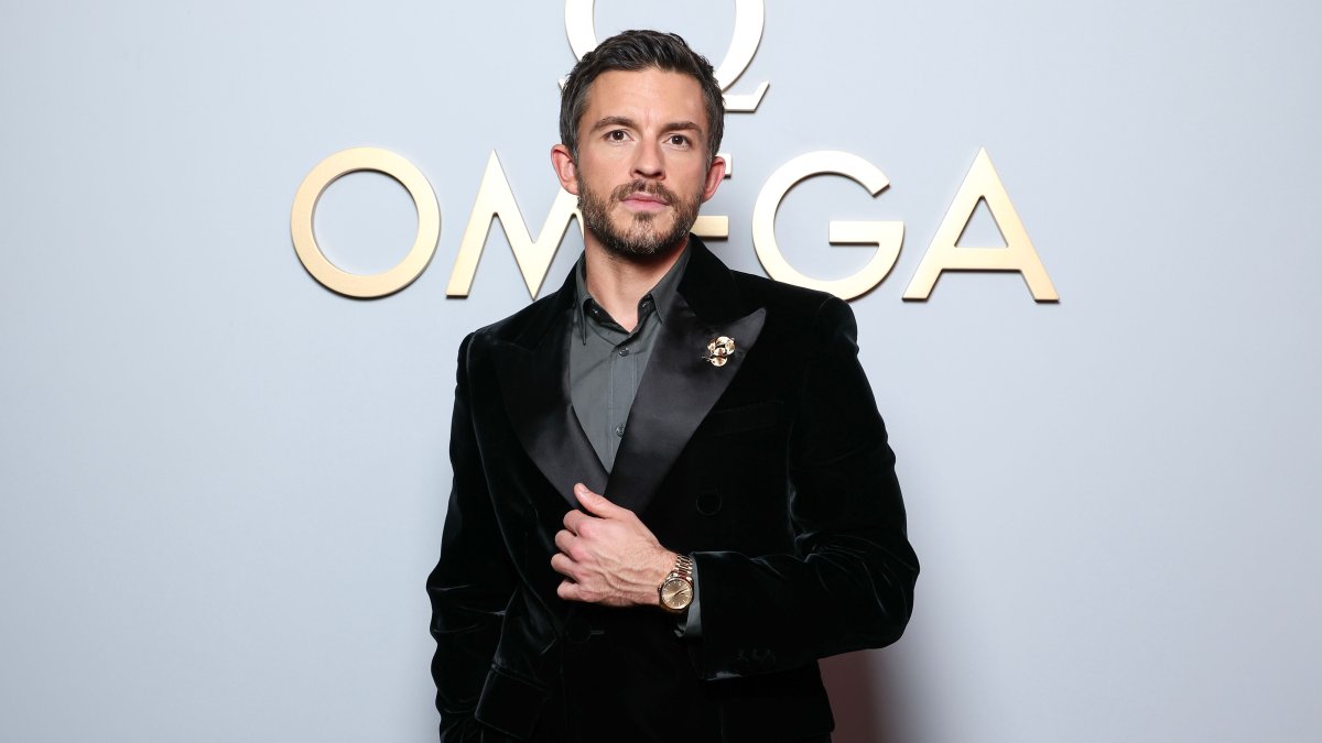 Jonathan Bailey announces break from acting – NBC Los Angeles