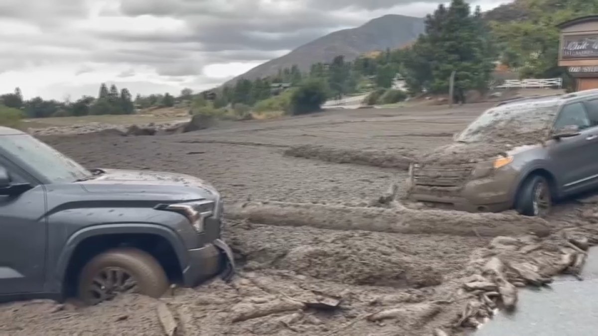 Large mudslide traps drivers, prompts road closures in Oak Glen – NBC ...