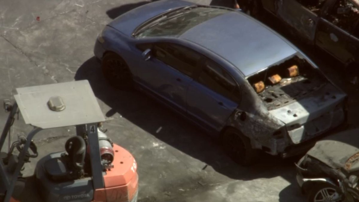 Body found in burned car at South Los Angeles tow yard – NBC Los Angeles
