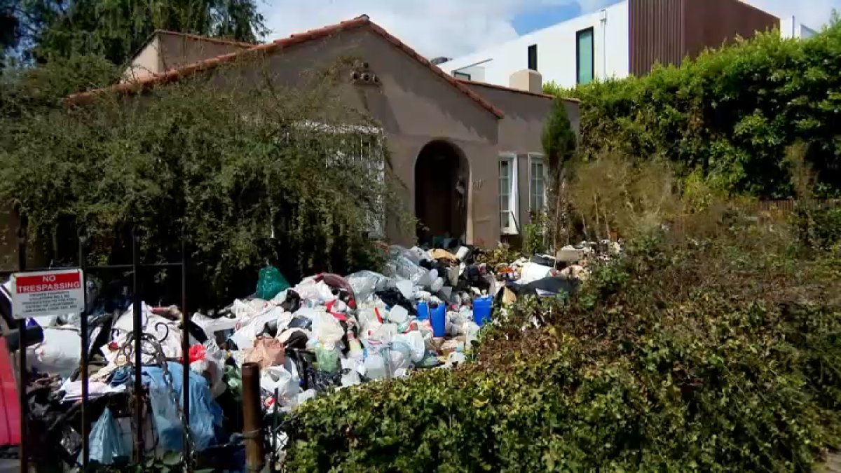 LA’s trash house once again surrounded by piles of garbage – NBC Los ...