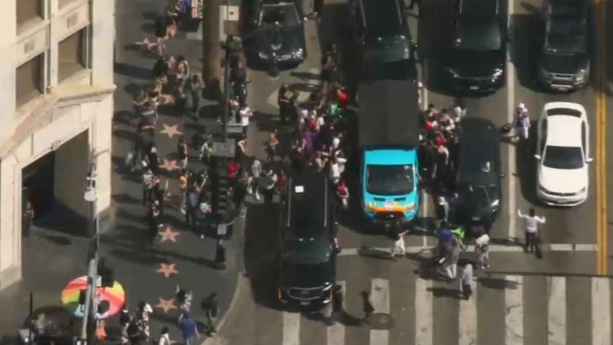 Livestreamer IShowSpeed draws a crowd in Hollywood – NBC Los Angeles