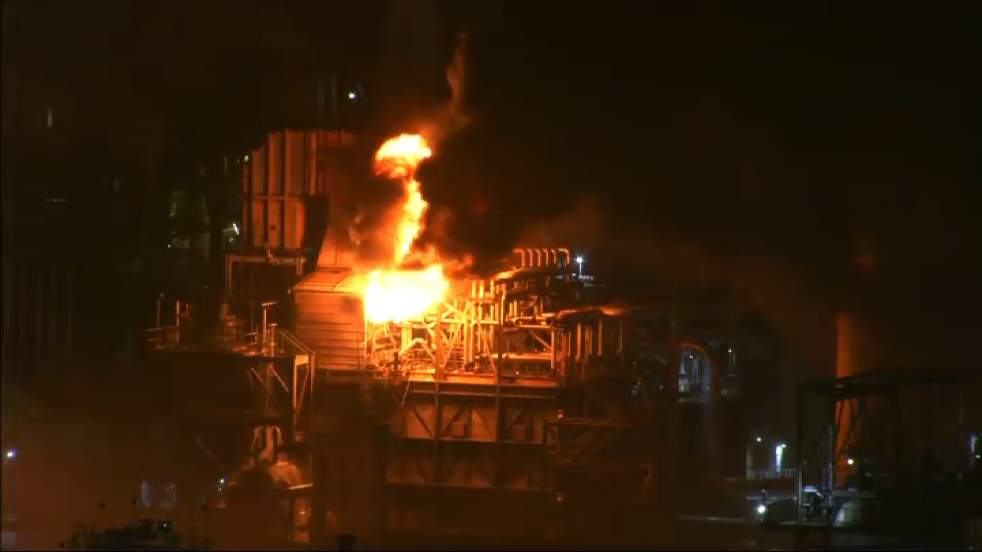 Chevron refinery fire sent heat blast into El Segundo neighborhood ...