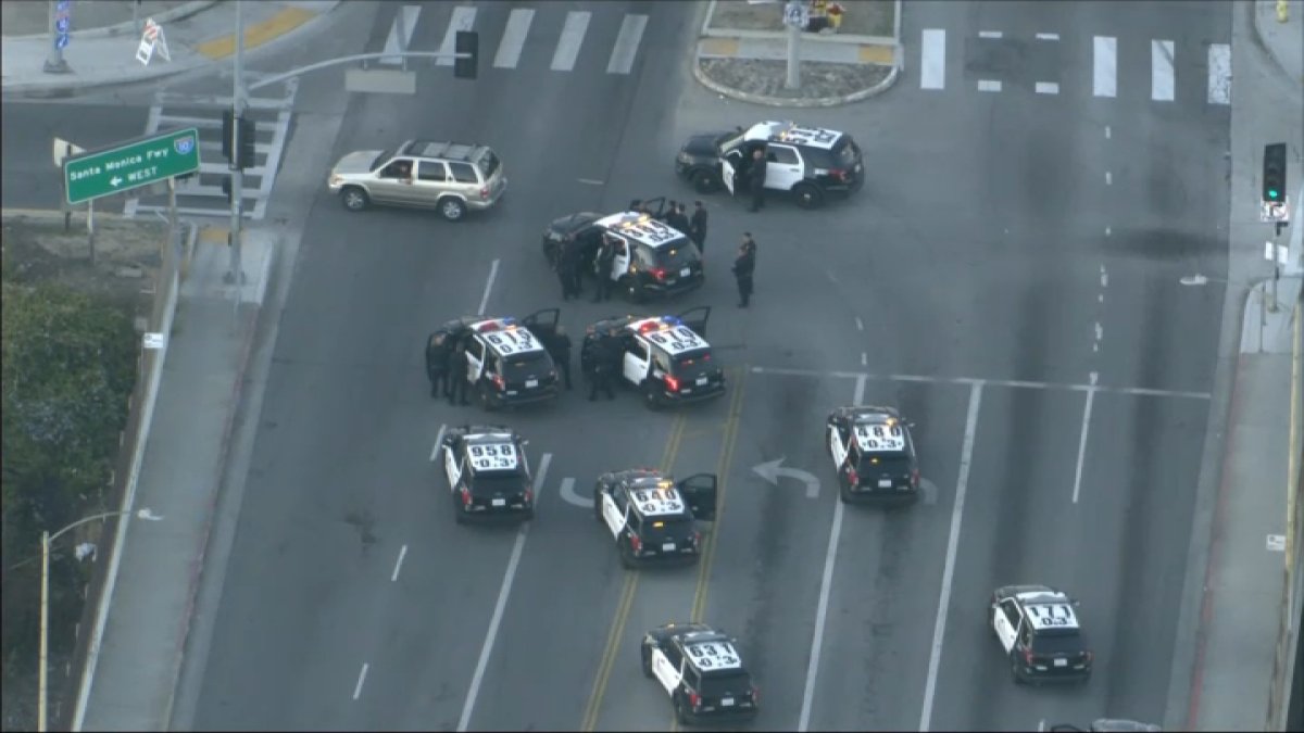 Driver arrested after standoff on 10 Freeway overpass near West Adams ...
