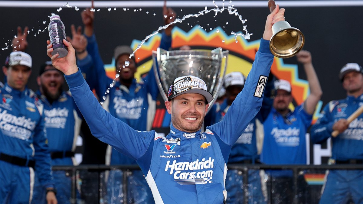 Kyle Larson wins second NASCAR championship, denying Denny Hamlin – NBC ...