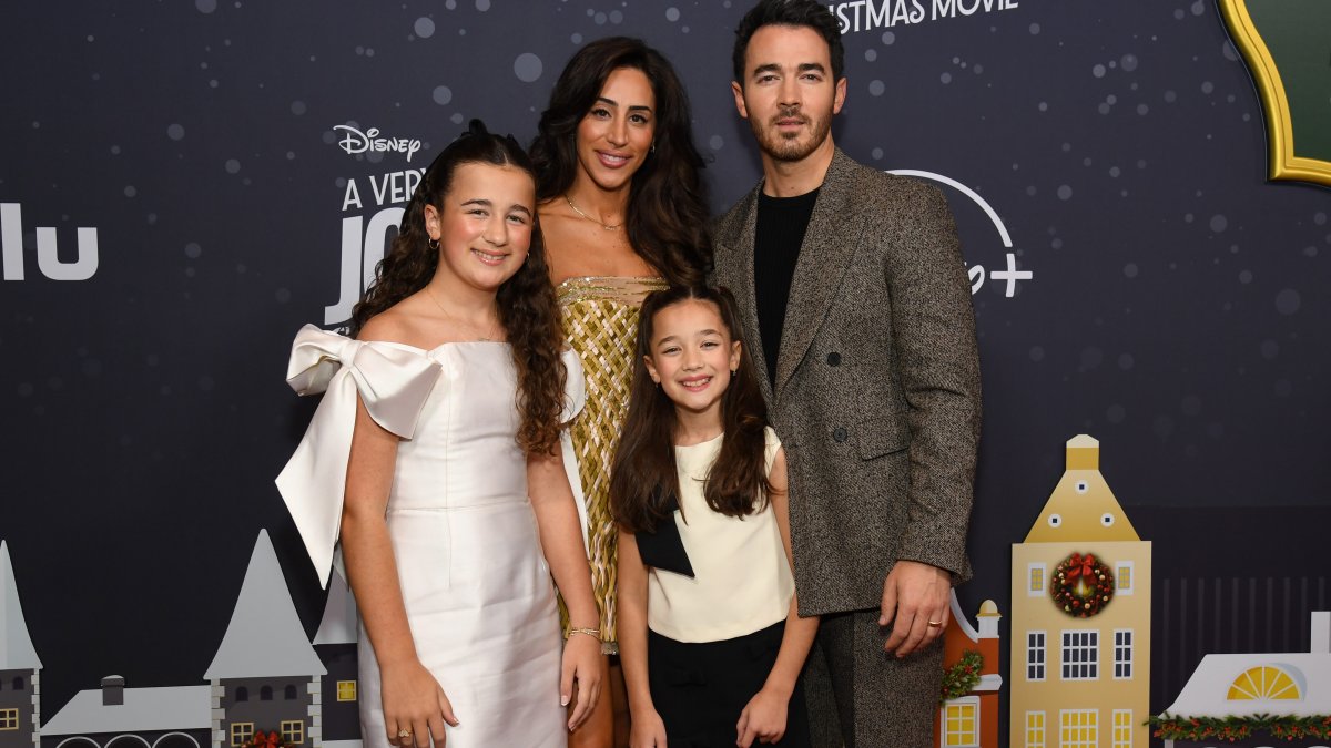 Kevin Jonas’s daughters appear in new Christmas movie – NBC Los Angeles