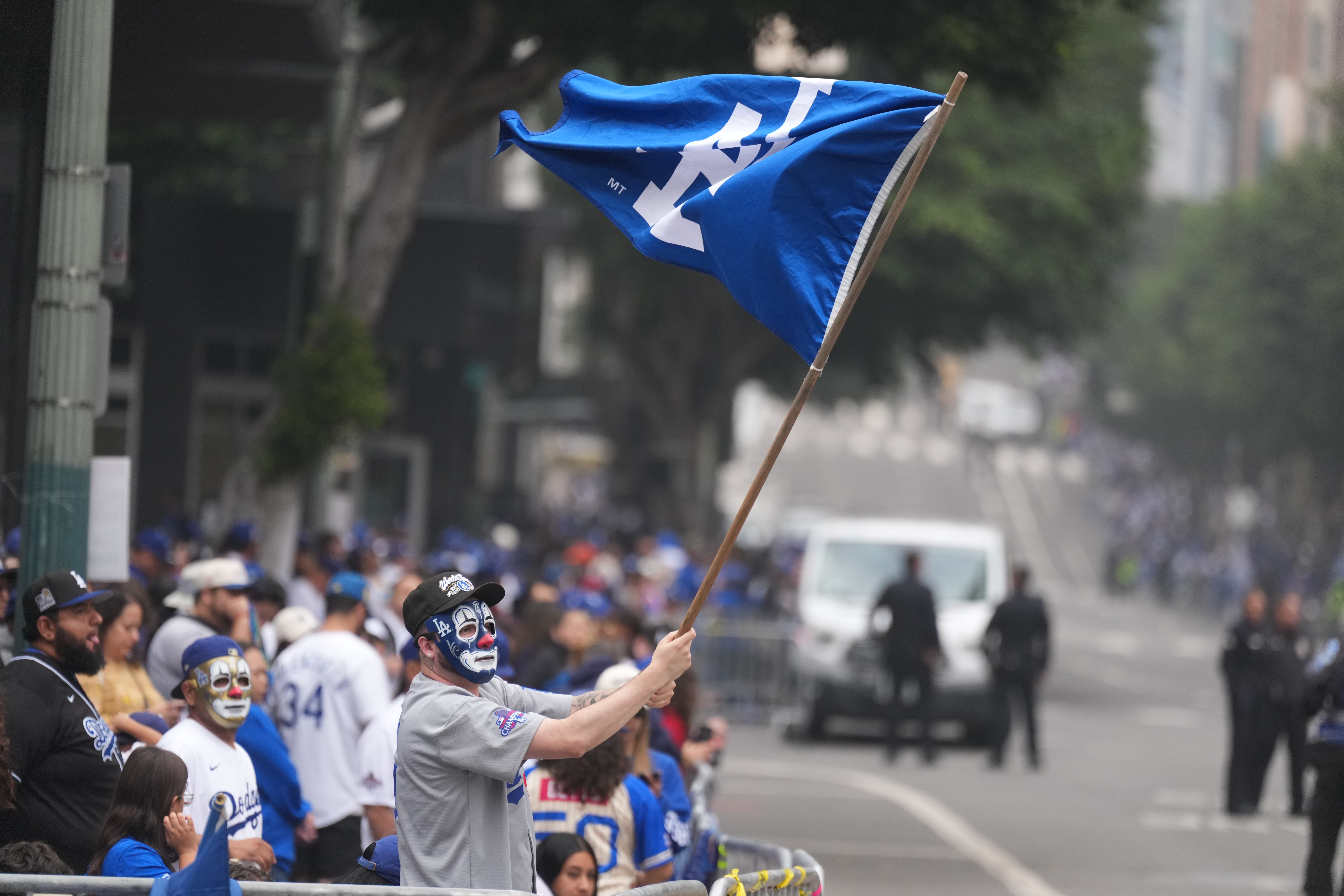 Jubilant scenes from the Dodgers World Series parade – NBC Los Angeles