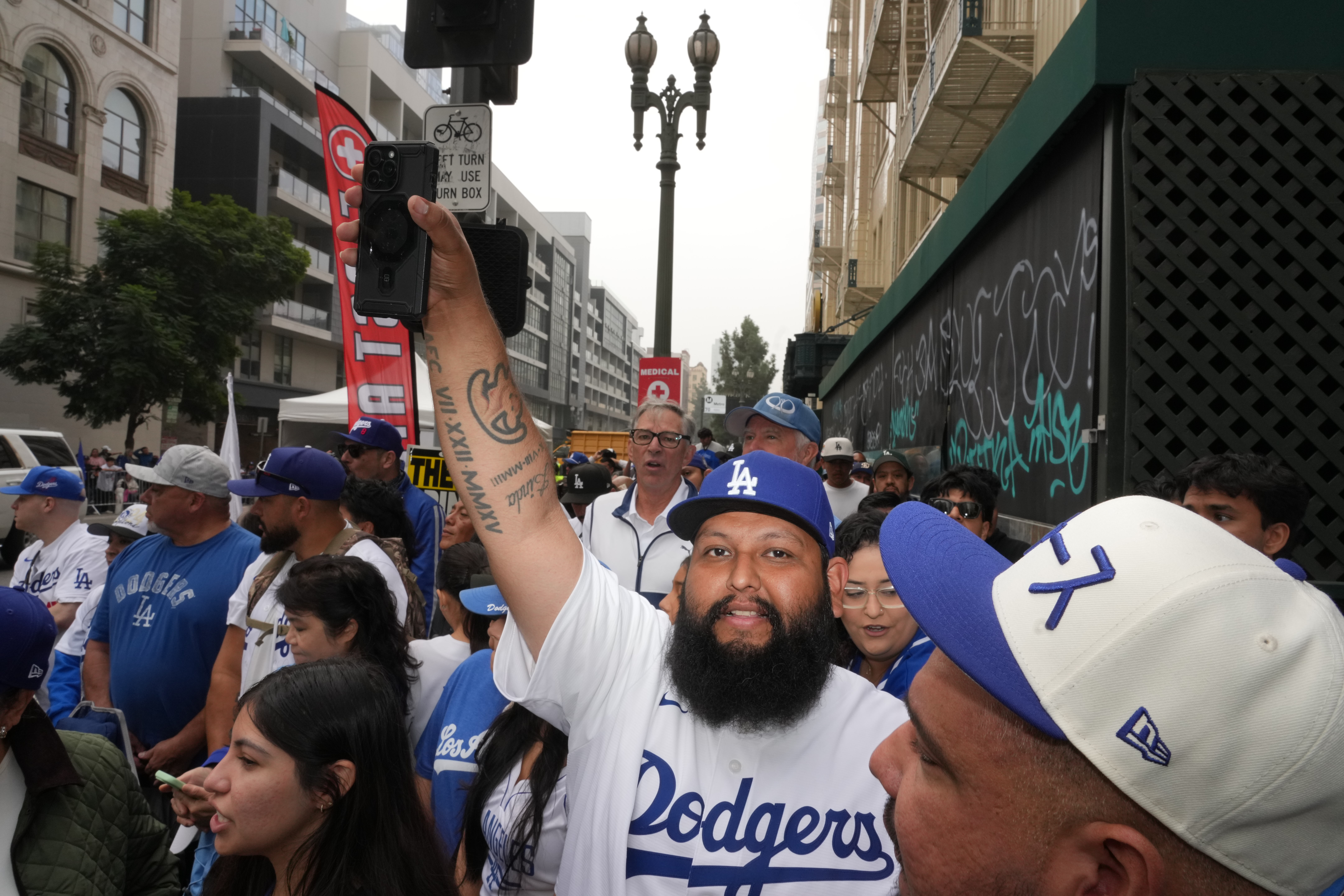 Jubilant scenes from the Dodgers World Series parade – NBC Los Angeles