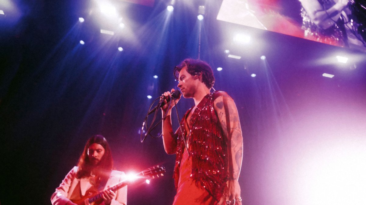 Harry Styles ends 2 year music hiatus with surprise video – NBC Los Angeles