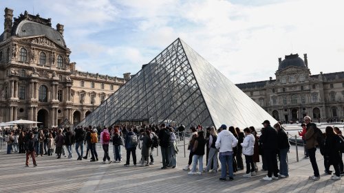 Hundreds of works in the Louvre damaged by flooding – NBC Los Angeles